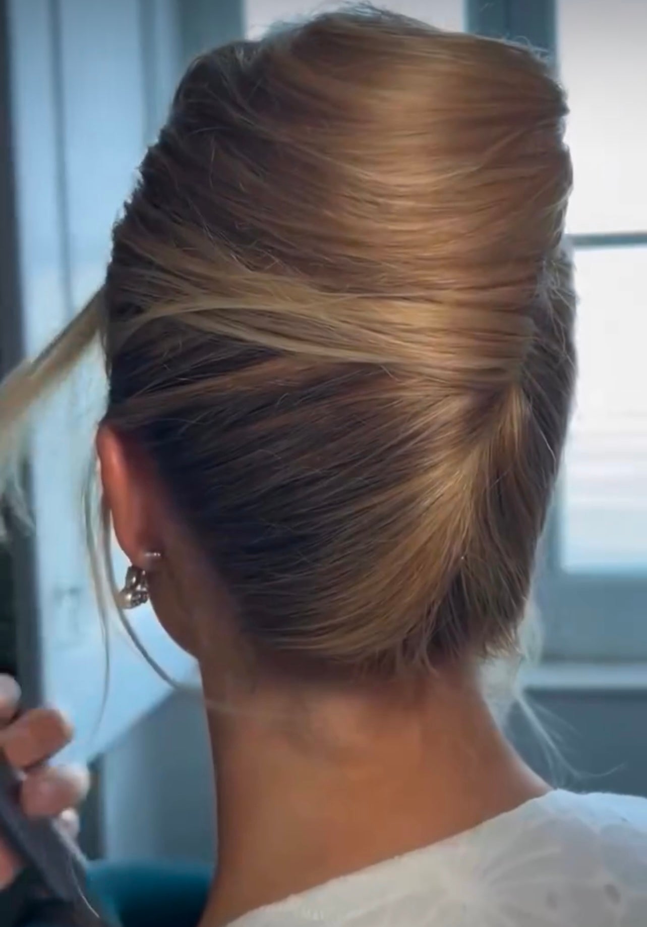 5 Best Hairstyles to Create with Frenchies Velvet Hairpins – And How t